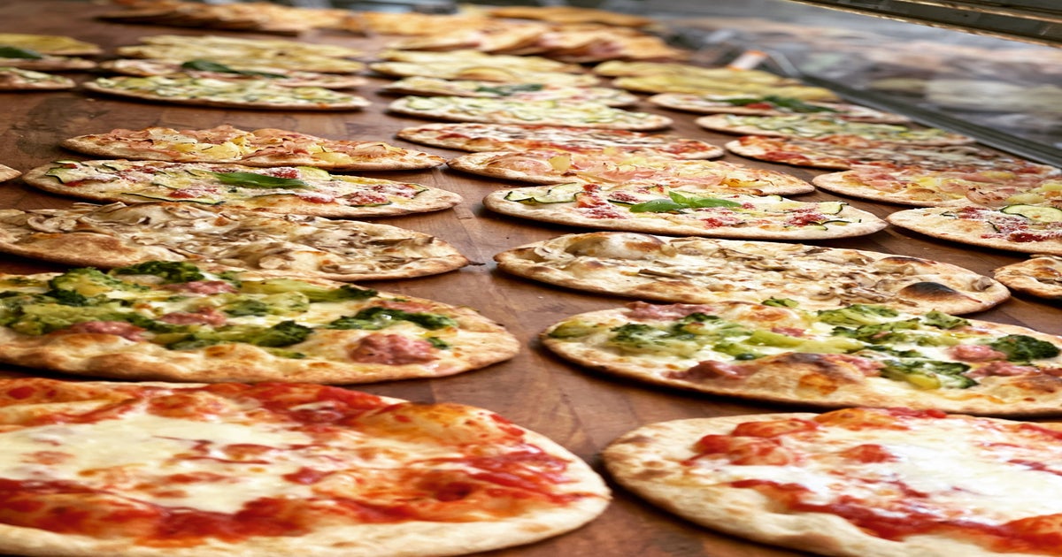 Mini pizza 22cm delivery from Parco Petroselli - Order with Deliveroo