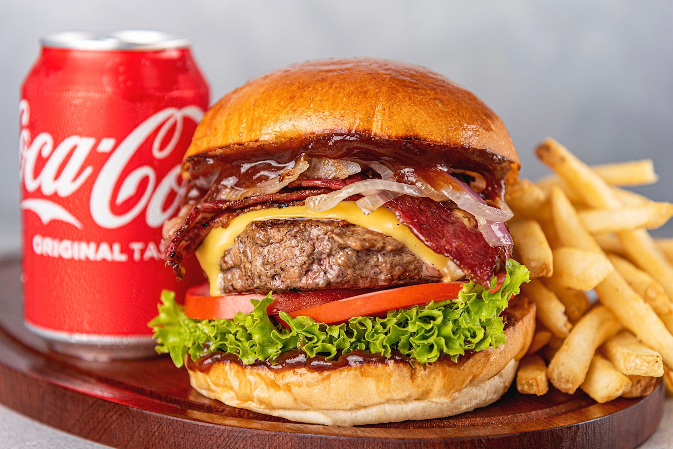 Royal Burger delivery from Motor City - Order with Deliveroo