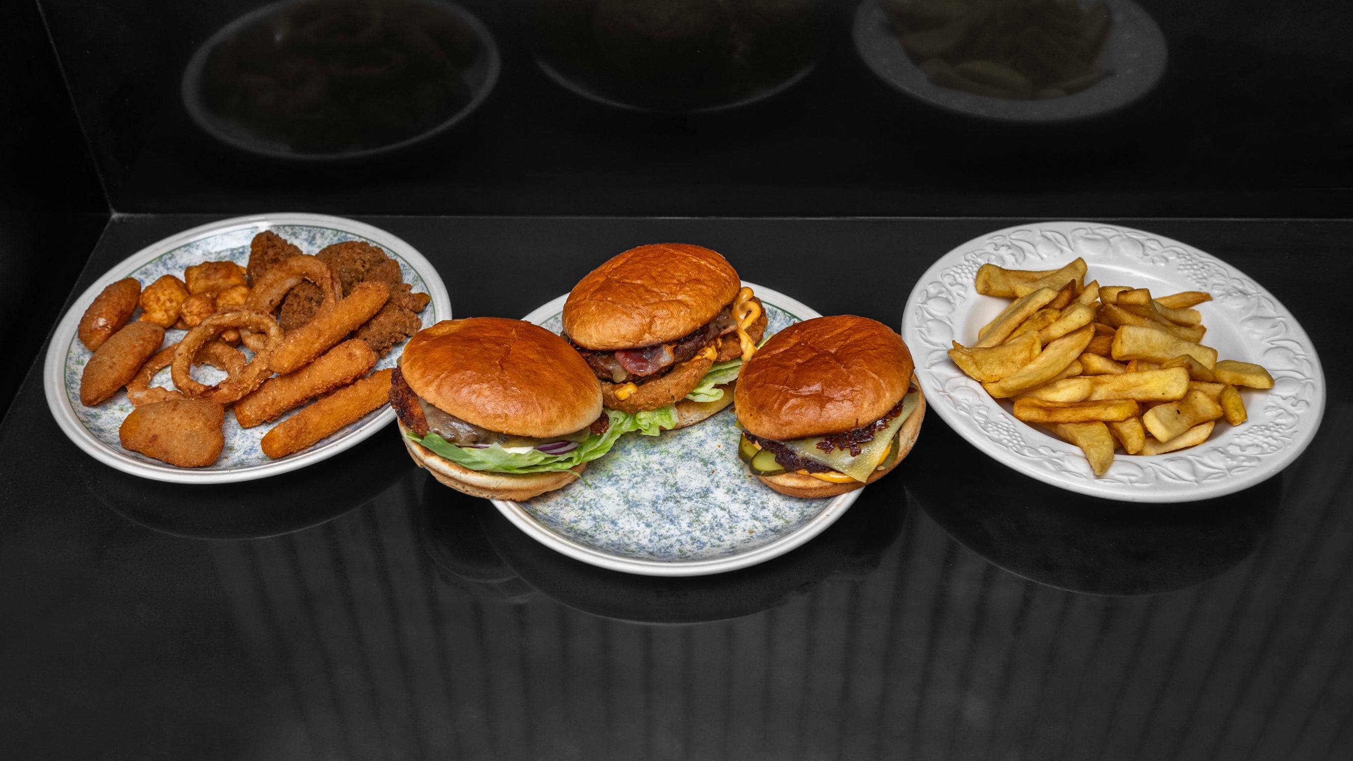 Bas Burger and Pizza - Fleet delivery from Fleet - Order with Deliveroo