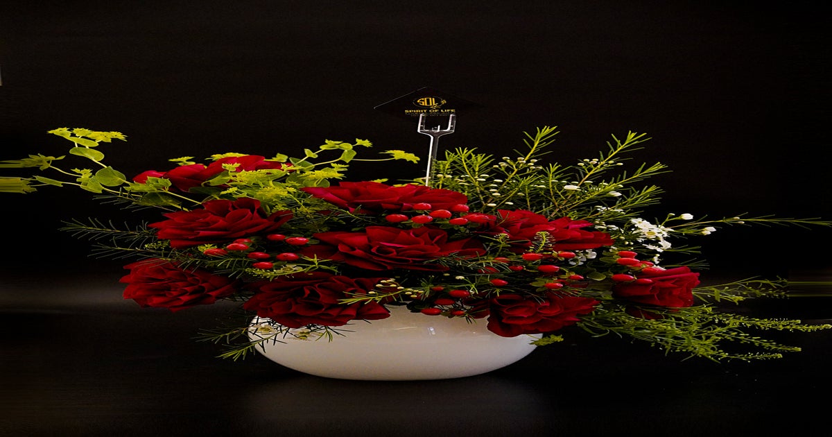 Sol Flowers - Dubai Marina delivery from Marina West - Order with Deliveroo